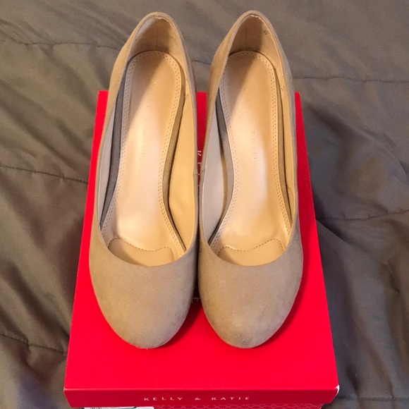 Kelly & Katie | Shoes | Kelly Kate 85 Beige Pumps | Poshmark